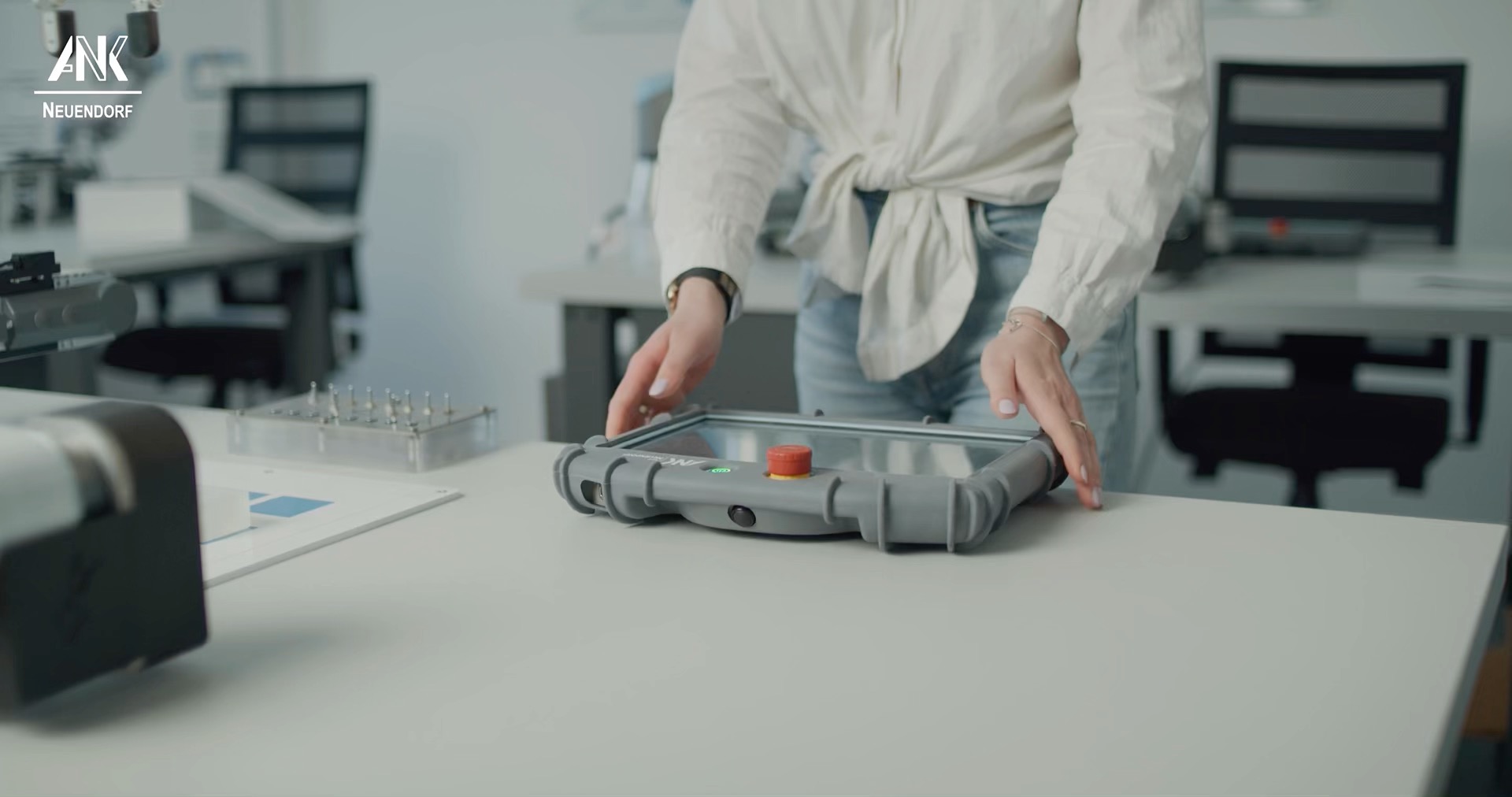 UR Teach Panel mit Zustimmtaster - Adolf Neuendorf